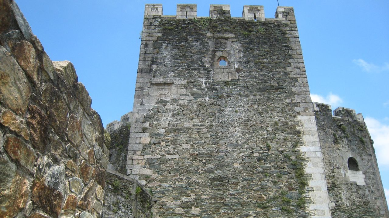 La Diputación potenciará los recursos turísticos del castillo de Moeche